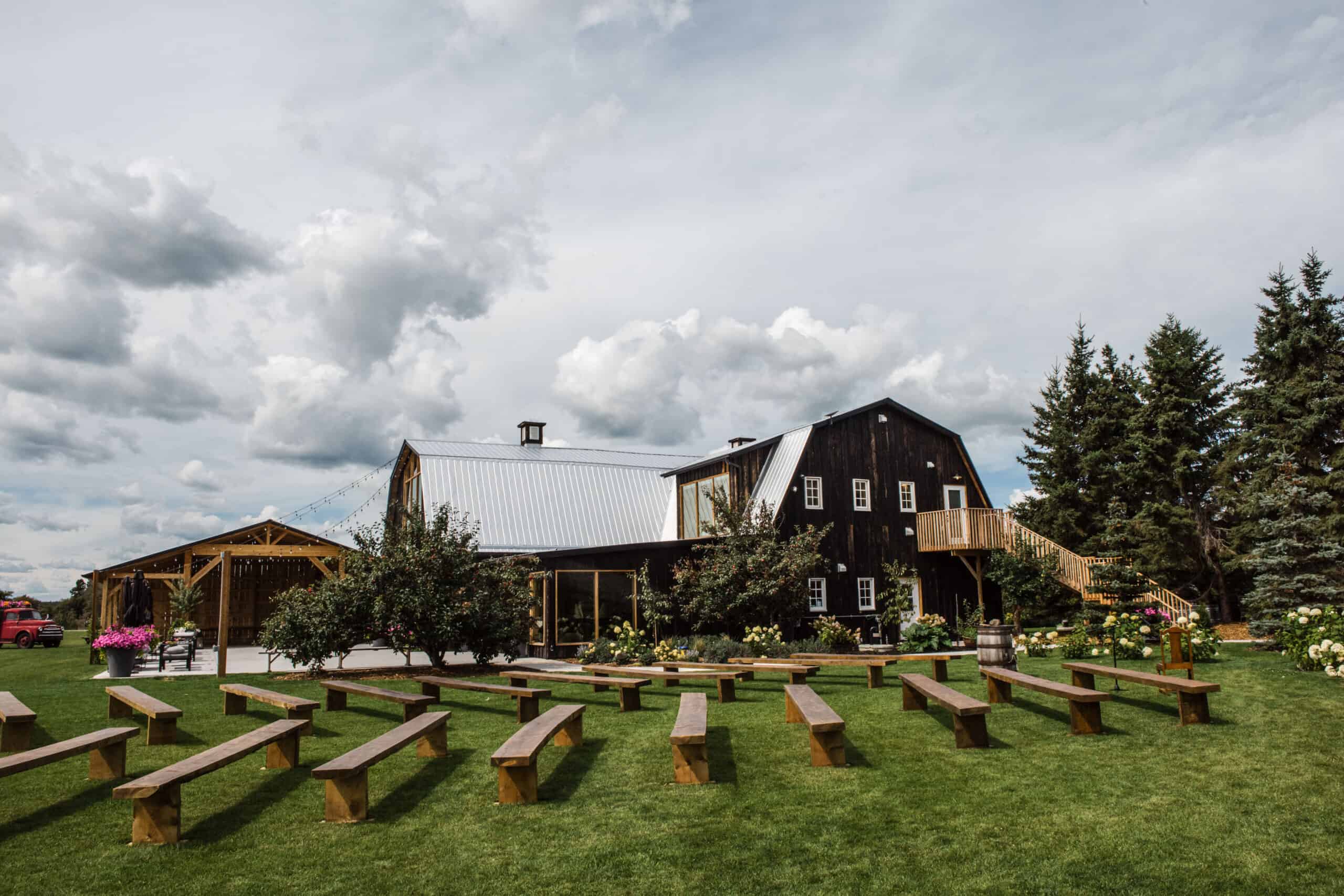 Black barn wedding venue 60 photos - Vianawedding.com